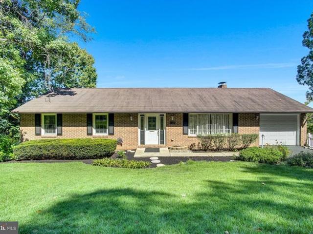 12 Eastwood Dr, Carlisle, PA 17015