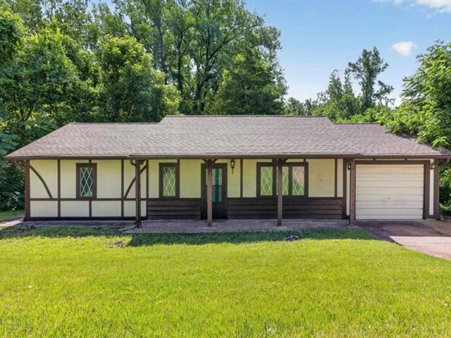12 Edgewood Ln, Belleville, IL 62223