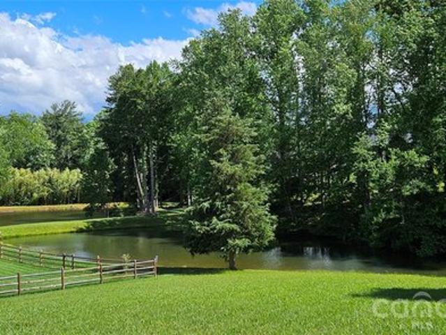 12 Farm Pond Ln, Candler, NC 28715