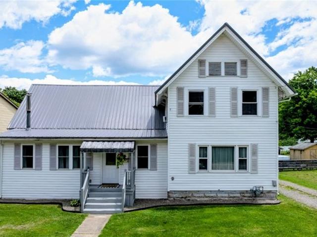 12 Farnham St, Addison, NY 14801