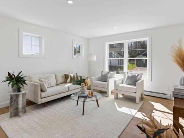 12 Feldspar Ln Unit 27, Cumberland, ME 04021