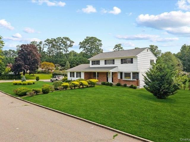 12 George Ct, Miller Place, NY 11764