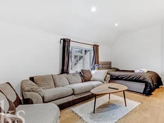 12 Gibbs Close, London, SE19 1JL, United Kingdom | 3 bed apartment for rent #140658592 | Rentberry