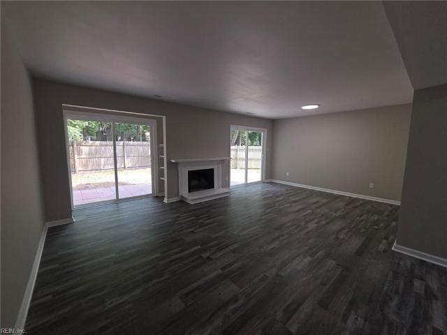 12 Glouchester CIR