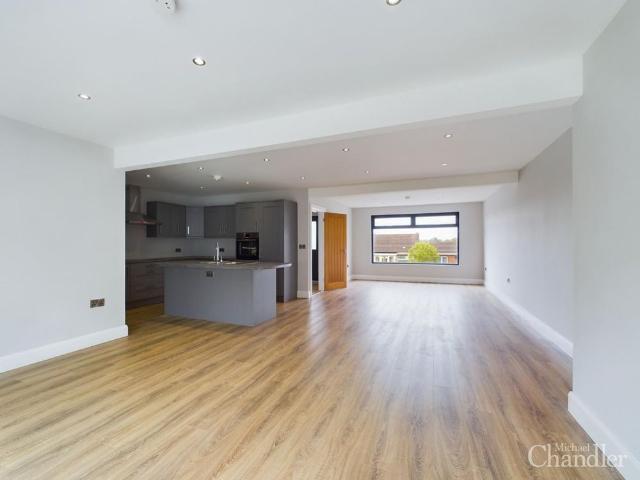 12 Glennor Crescent, Carryduff, Belfast, BT8 8HW