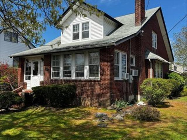 12 Harvard Ave, Hewlett, NY 11557