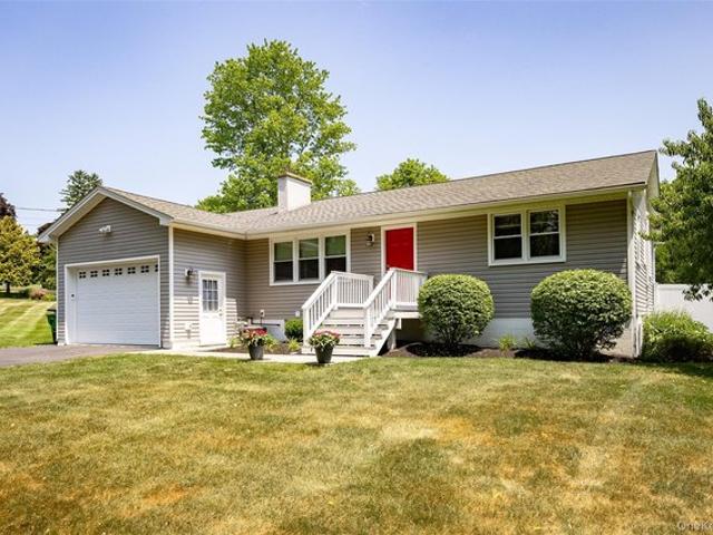12 HI View Rd, Wappingers Falls, NY 12590