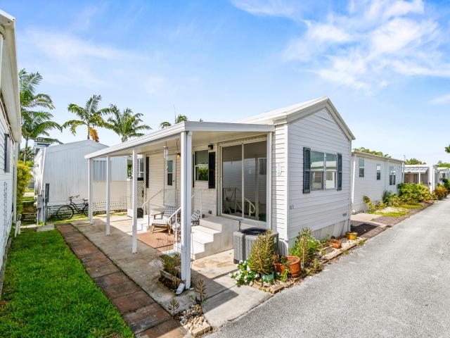 12 Hibiscus Dr, Unit H, Briny Breezes, FL 33435 | MLS #R11110 | Compass