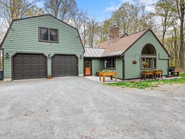 12 Hidden Ln, Enfield, NH 03748
