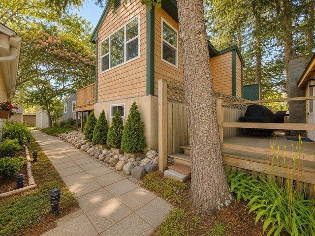 12 Hideaway Vlg Unit G, Bourne, MA 02532