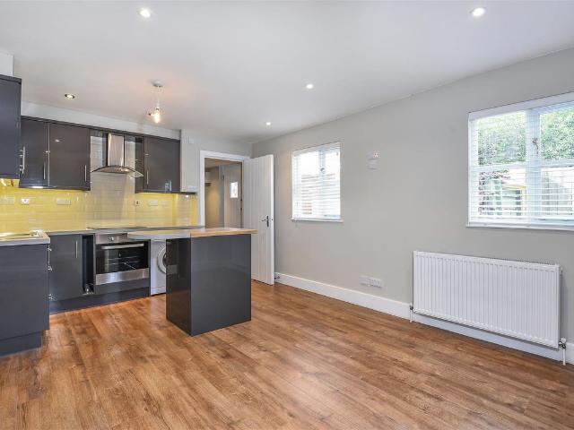 12 High Street, Tenterden, Kent TN30, 2 bed flat to rent, £1,250 pcm | PrimeLocation