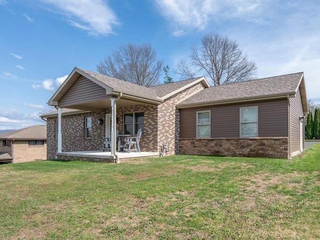 12 Highview St, Latrobe, PA 15650