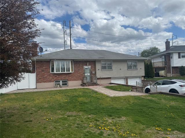 12 Hilton Ct, Hicksville, NY 11801 | MLS #989650 | Compass