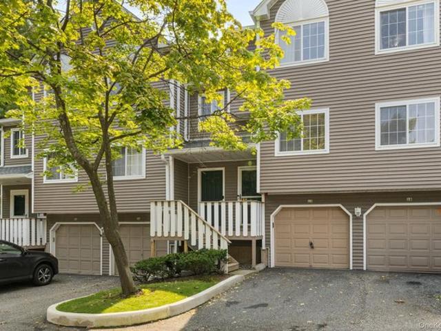 12 Hilltop Ter, Nanuet, NY 10954