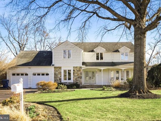 12 Holly Ln, Lawrence Township, NJ 08648