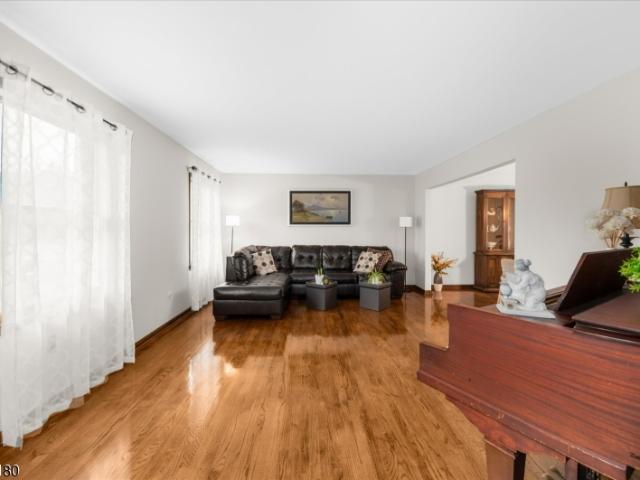 12 Holly Park Dr