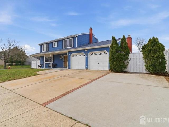 12 Holmes Ave, Monroe, NJ 08831