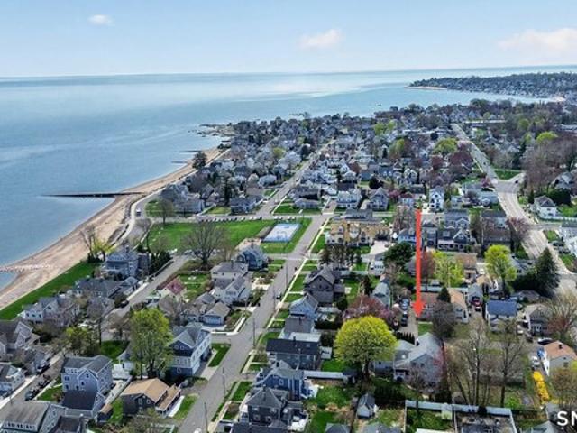 12 Howe Pl, Milford, CT 06460