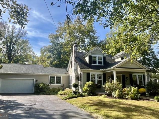 12 Ingleside Ave, Pennington, NJ 08534