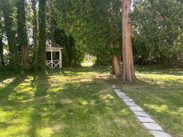 12 Intervilla Avenue