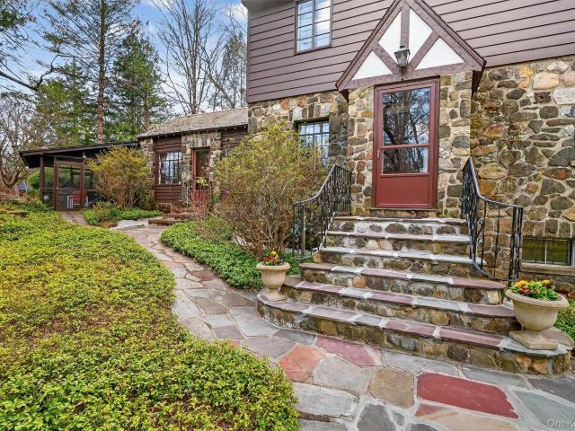 12 Inwood Lane W