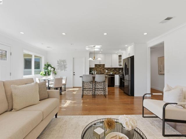 12 Jacinto Lane