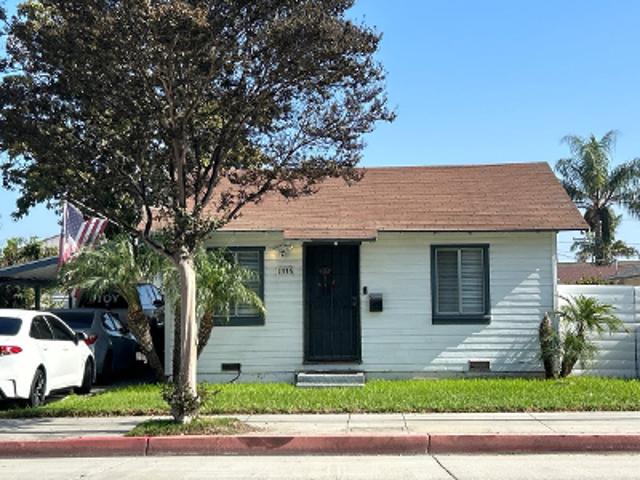 12 Knott Ave