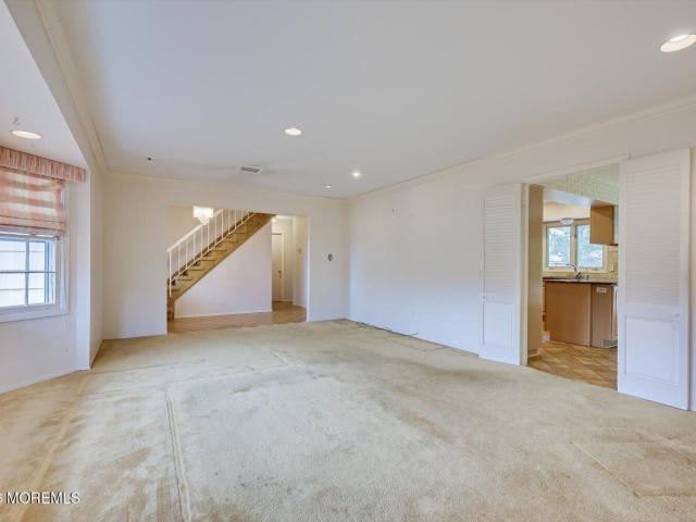 12 Lakeridge Drive