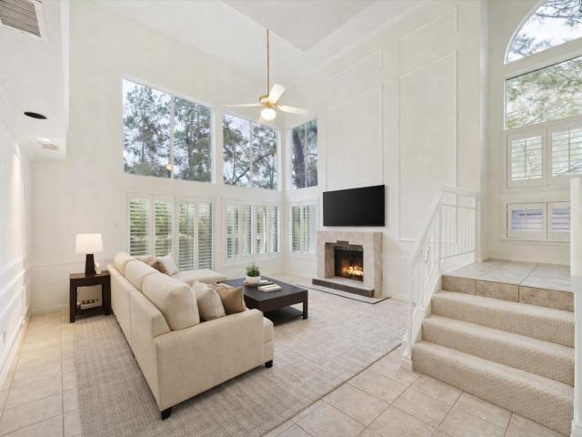 12 Lakeridge Drive