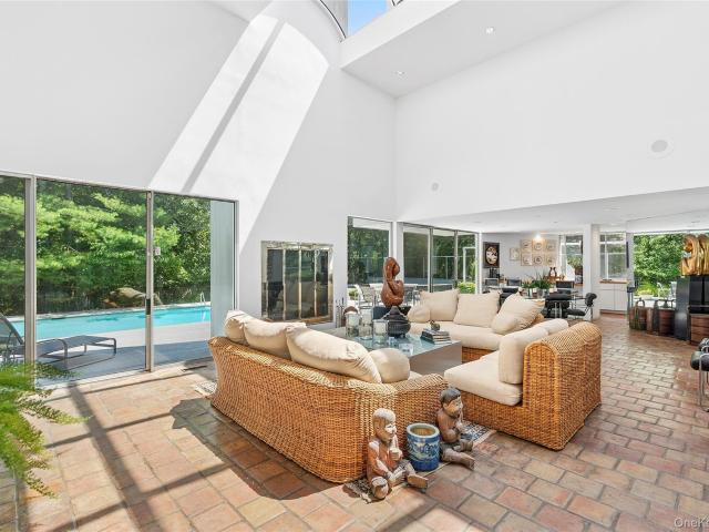 12 Lakewood Lane