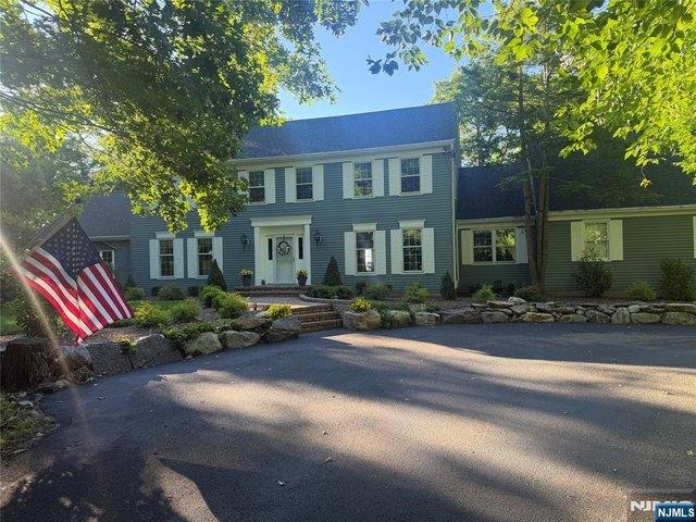 12 Laurel Hill Rd, Rockaway, NJ 07435