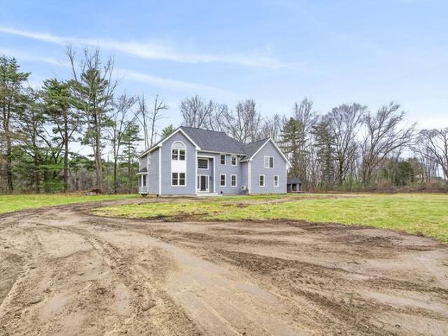 12 Leclair Dr, Hudson, NH 03051