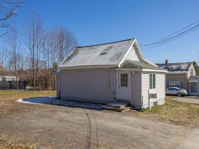 12 Louise St, Auburn, ME 04210
