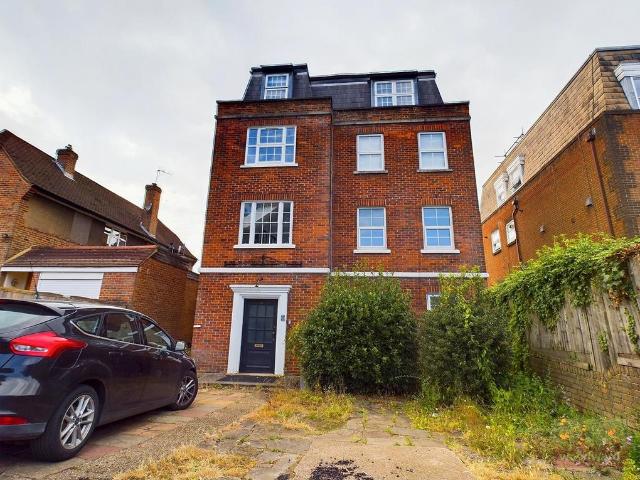 12, Lower Road, Harrow 2 bed flat to rent £1,800 pcm £415 pw