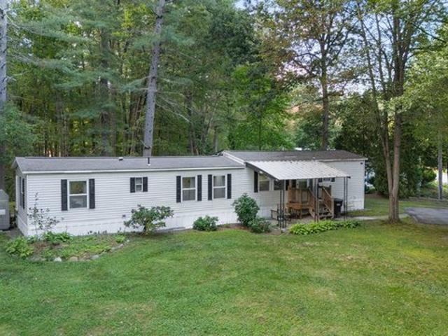12 Lunar Ln, Nashua, NH 03062