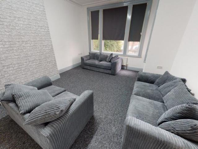 12 Lucas Place, Leeds, LS6 2JB
