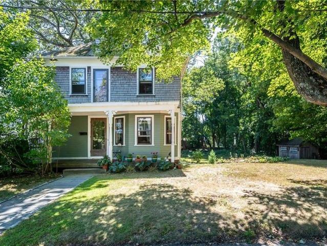 12 Manton St, Warwick, RI 02818