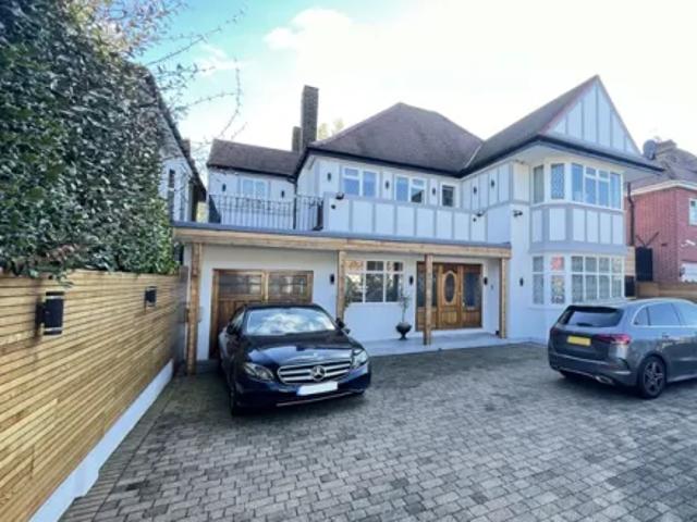 12 Manor House Drive, Brondesbury Park, London, NW6 7DE, United Kingdom | 5 bed house for rent #154613057 | Rentberry