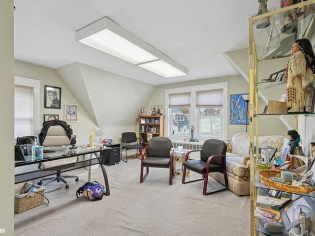 12 Manor Rd, Queens, NY 11787