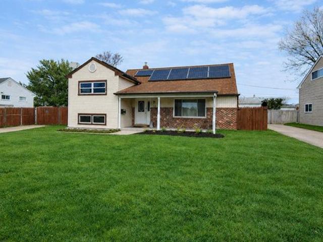 12 Mackay Ln, Newark, DE 19713
