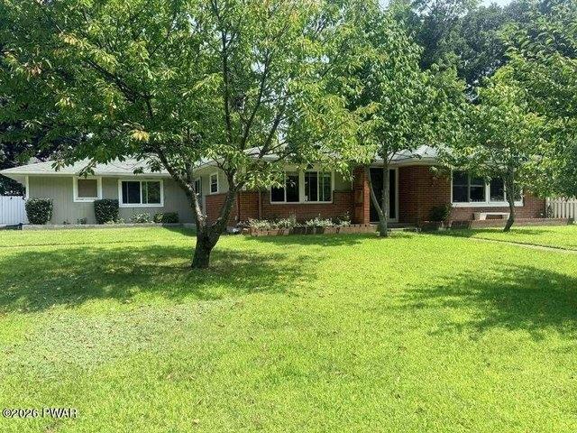 12 Mae Ln, Matamoras, PA 18336