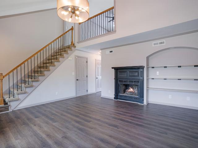 12 Magnolia Sq