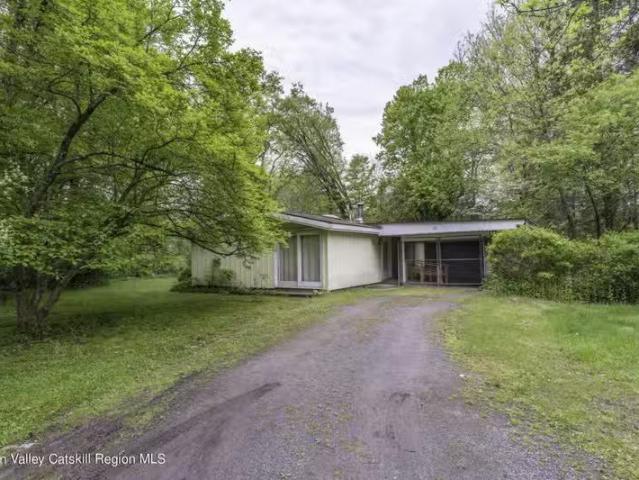 12 MARYLAND CT, STONE RIDGE, NY 12484 Single Family Residence.