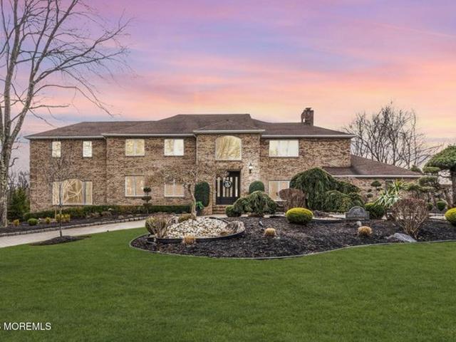 12 Meadowview Dr, Colts Neck, NJ 07722