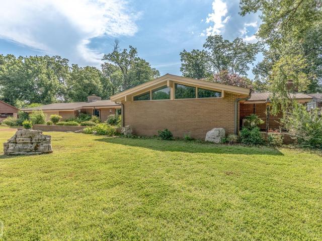 12 Meadowbrook Lane