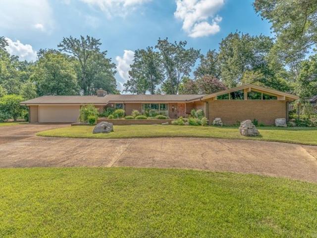 12 Meadowbrook Ln, West Memphis, AR 72301