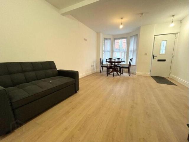 12 Melrose Street, Belfast, BT9 7DN