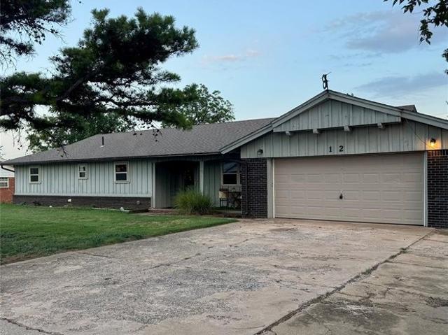 12 Morrow Dr, Chickasha, OK 73018