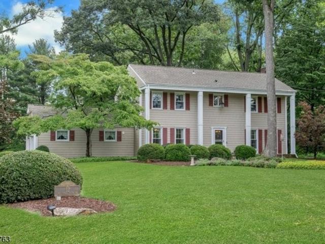 12 Mountain View Dr, Chester Township, NJ 07930