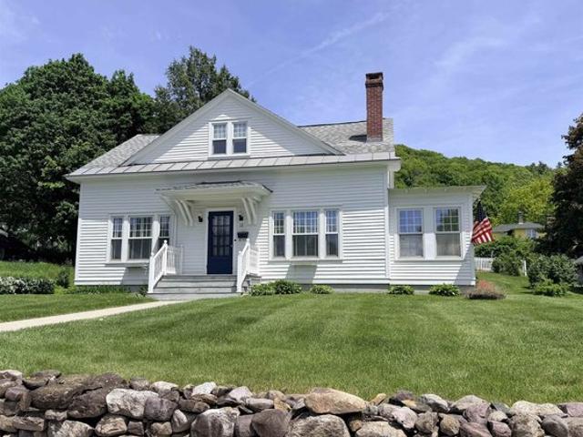 12 Mountain St, Bristol, VT 05443